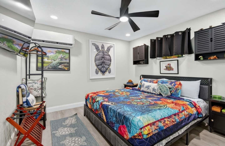 The Shell Shack! Interactive Stay, King Bed - Crystal River, FL
