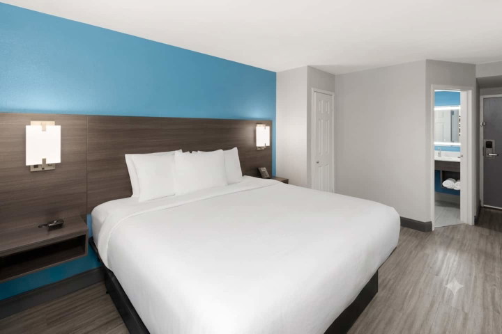 Quinta Stay King Bed Room - Stafford, TX