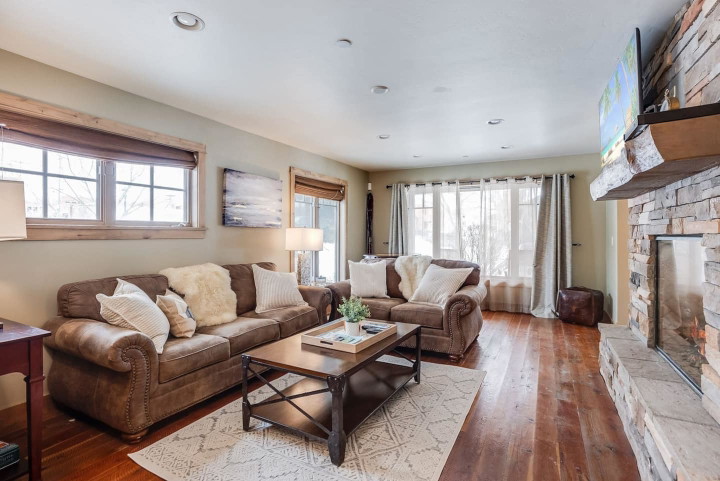 Stylish Downtown Whitefish Condo I Private Hot Tub - Columbia Falls, MT