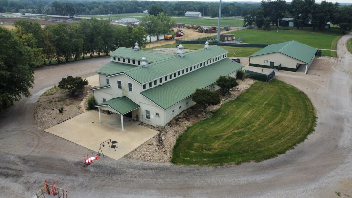 Exclusive 10,000sqft Lodge On Private Resort - Charleston, IL