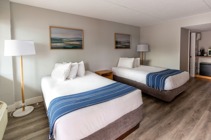 Standard Double - 2 Double Beds - Sechelt