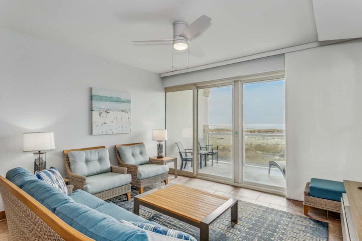 Daily Beach Chairs! 1b Gulf Front Condo - Pensacola, FL