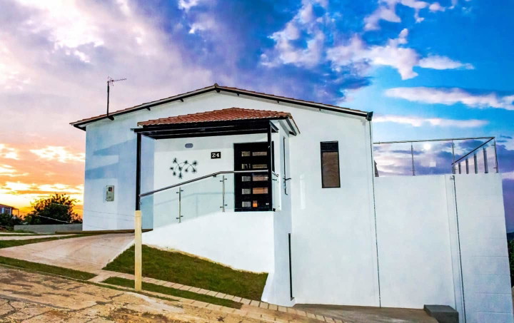 Maison Avec Piscine Et Jacuzzi, Entourée Par La Nature. - Melgar