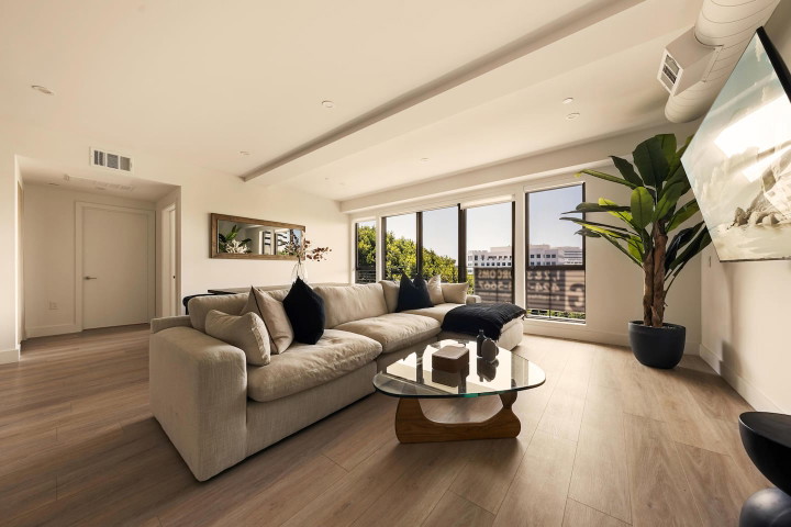 Gem Coastal' Ocean View Luxury Condo Walk To Beach - Santa Monica, CA