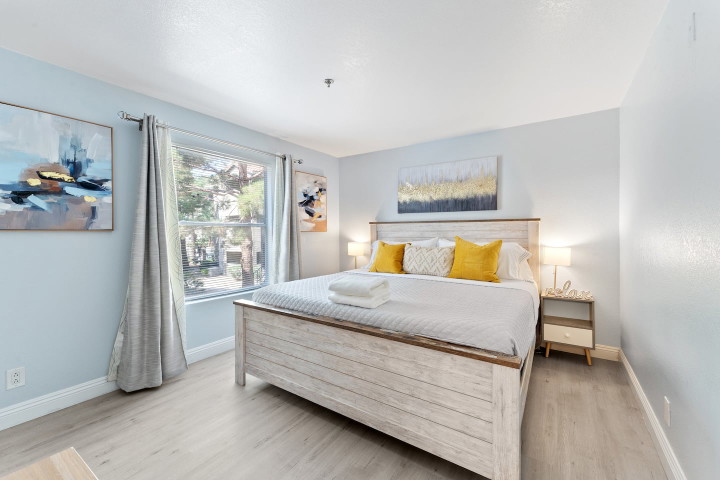 Cozy 1br Condo Near Strip! Free Parking/pool/gym - Henderson, NV