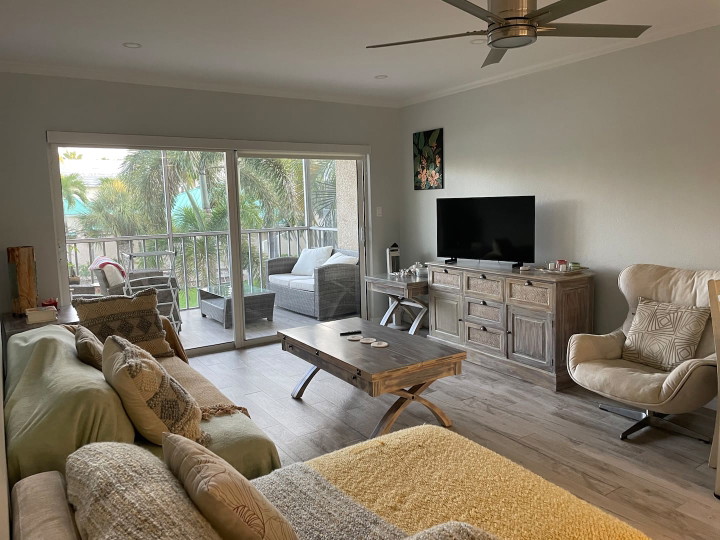 Pool-view, 2 Bed Condo, Seven Mile Beach, Cayman - Cayman Islands