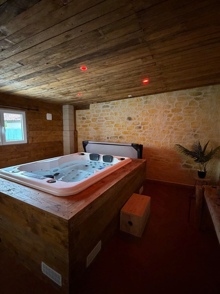 Escapade Romantique Avec Jacuzzi - Deux-Sèvres