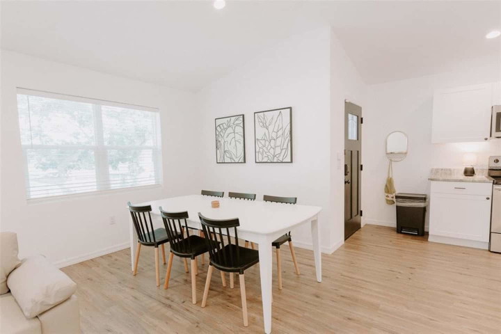 Top Floor Retreat Near Anna Maria Beaches. Beach Days-easy Parking-room To Relax - Bradenton, FL