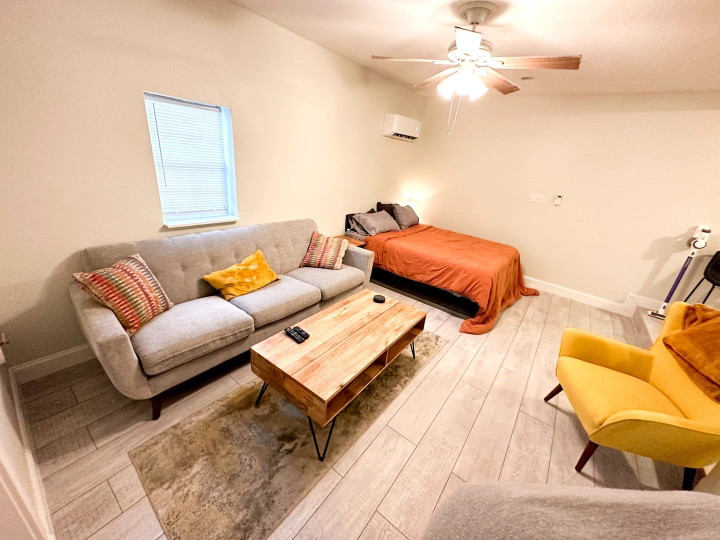 Pineapple Place - Egad Studio Apartment - Melbourne Beach, FL