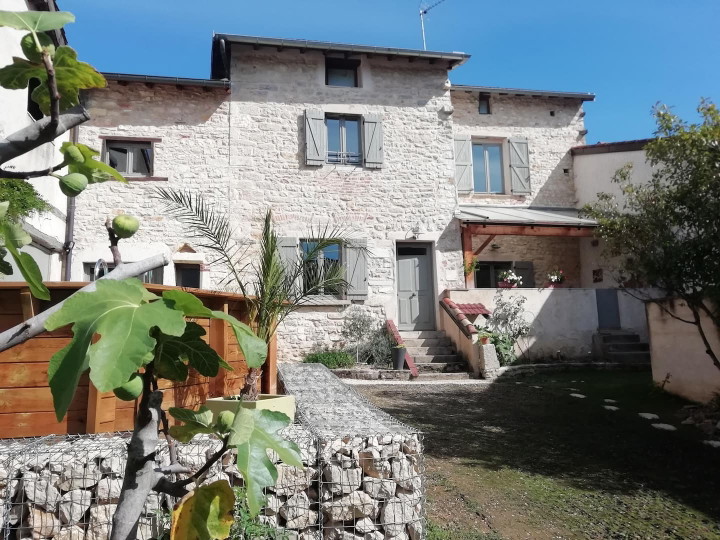 Ceyzériat: Studio Indépendant. Jacuzzi En Option + - Ain