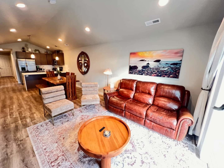 Modern Style, King Bed, Free Wi-fi, With Garage! - Spokane Valley, WA