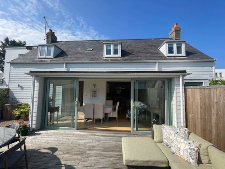 Beach House With Beach Footpath - Jersey
