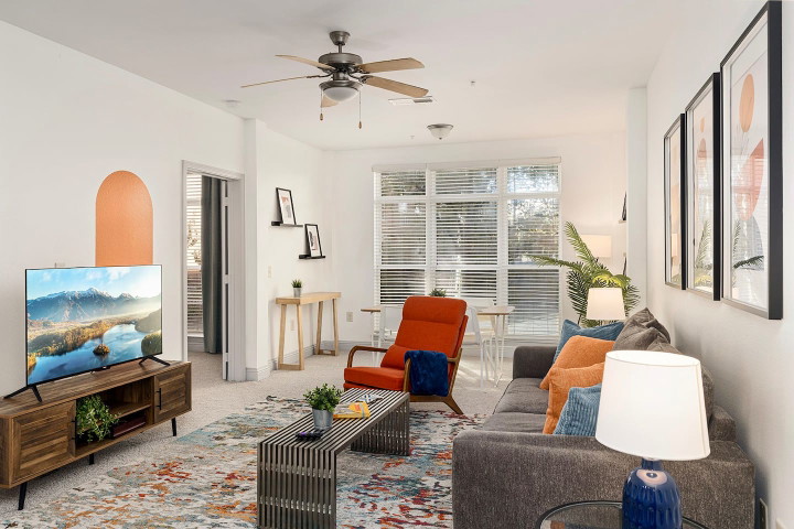 Central W/ Pool & Gym, Free Parking - Walkable! - Charlotte, NC