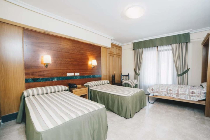 Habitación Hotel Cuádruple En Toledo - Toledo