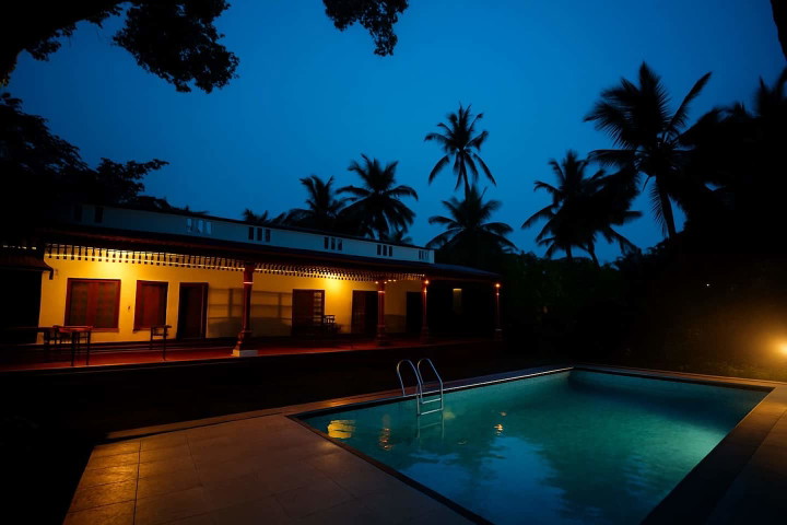 Vana - City Center | Luxury 3bhk Pool, Sauna & Patio - マイスル