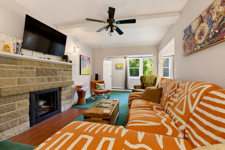 Charming Walkout Suite W/ Full Amenities - Greater Sudbury