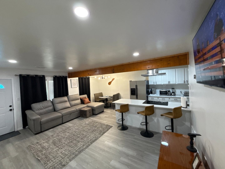 Comfort Home & Hot Tub N Wi-fi N Smart Tv. - Midwest City, OK