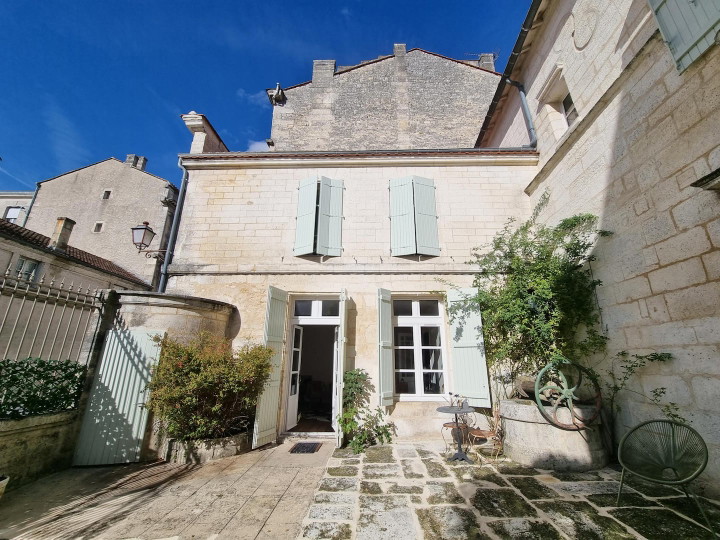 Belle Maison D'artiste Face Cathédrale Et Musée - Angoulême