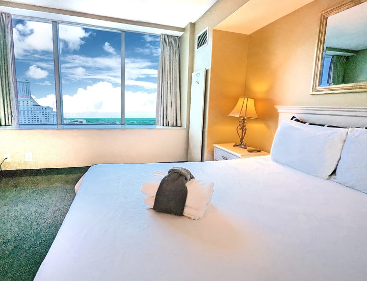 Amazing Direct Boardwalk & Beach Access + Pool! - Atlantic City, NJ