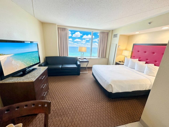 Newly Renovated Queen Studio Ocean Front! - New Jersey