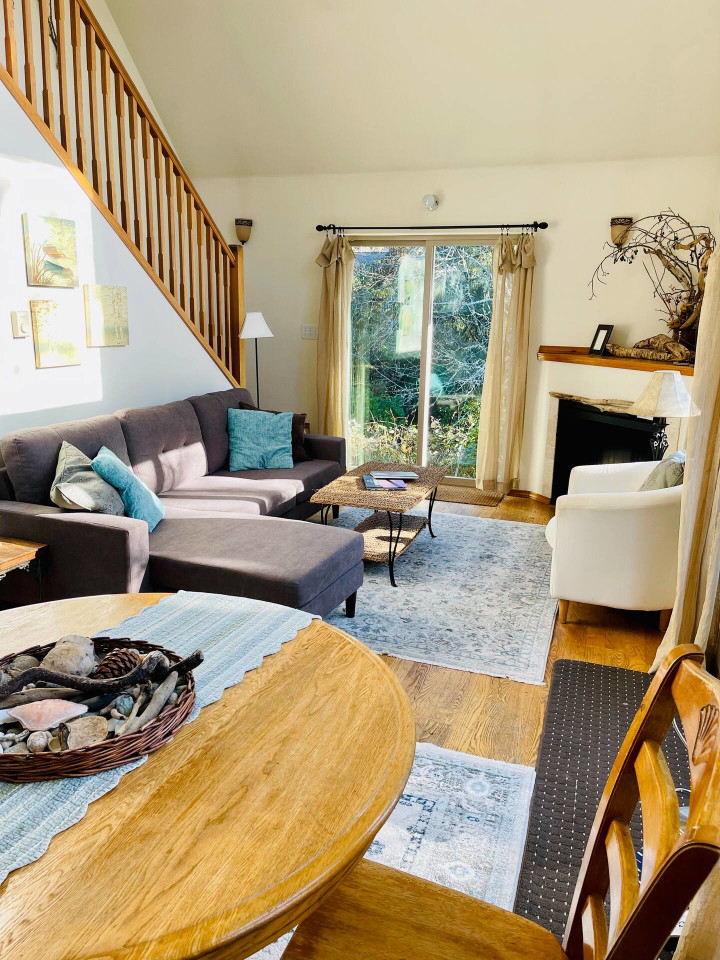 Cozy Forest Cottage- With Hot Tub & King Bed - Rockaway Beach, OR