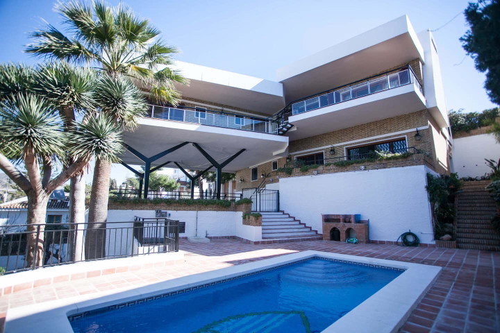 Large Villa · Private Pool · Parking · Sleeps 21 - Málaga