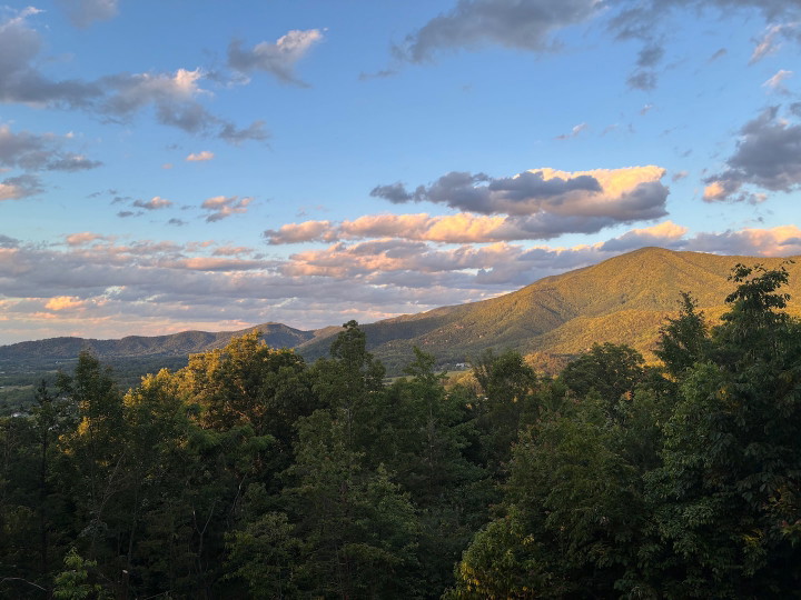 Hot Tub/mountain+sunrise View/king Bed/petfriendly - Townsend, TN