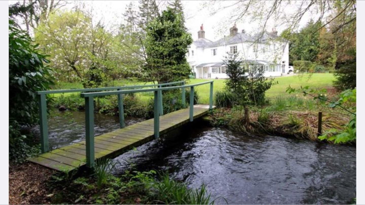 Spacious And Private, Georgian House With Pool - Watford