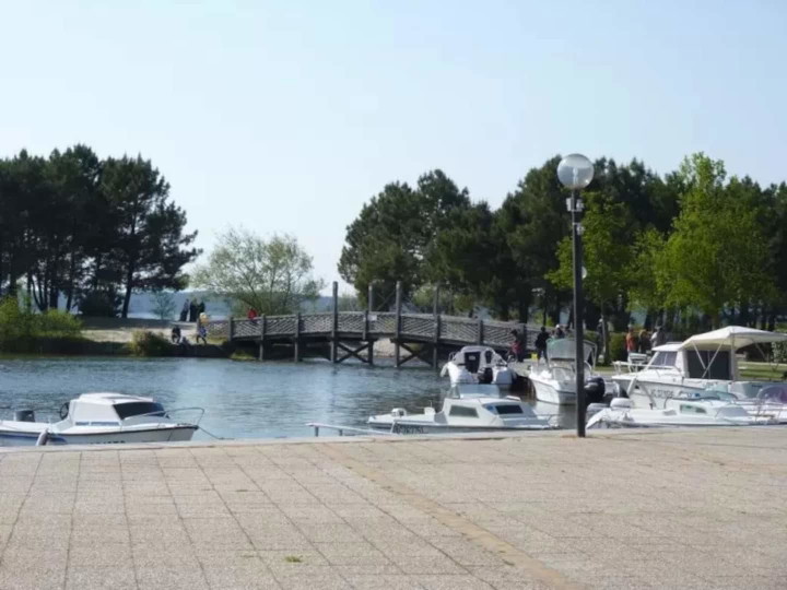 Hourtin  Maisonnette  Proche Du Port Et Du Lac - Hourtin