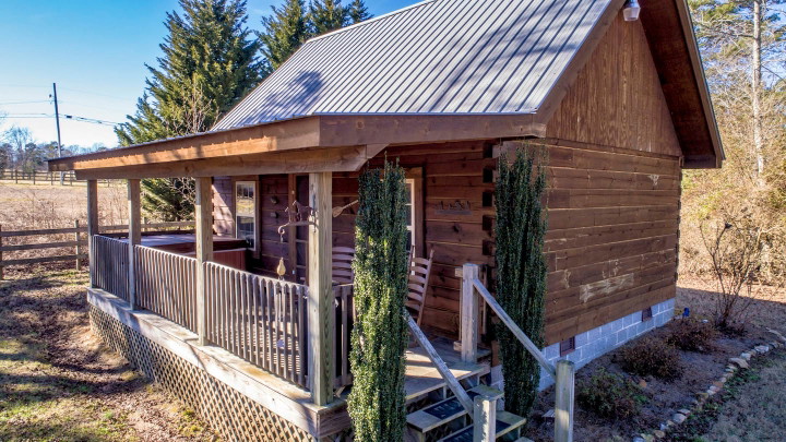 Bass Cabin With Hot Tub - Alabama