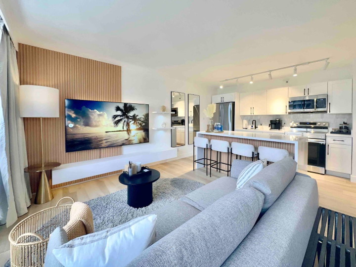 Upscale Modern Waikiki Banyan 1br Condo W/parking! - Wailupe Beach, HI