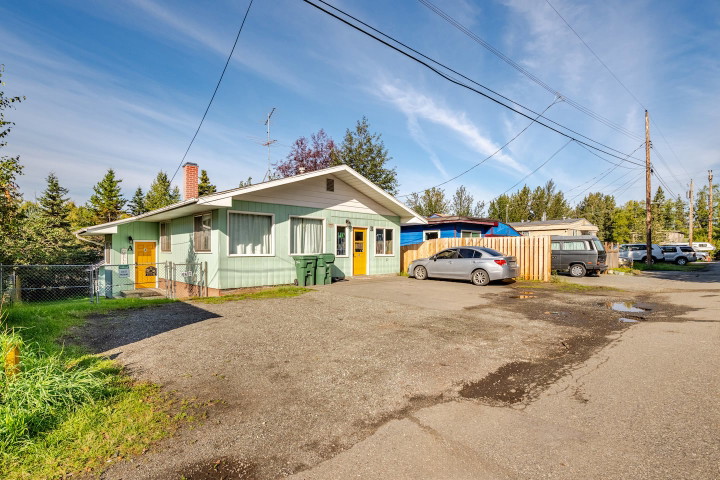 7 Min Drive From Airport, Near Stores - Anchorage, AK