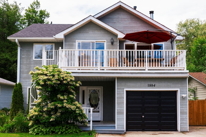 Cottage/lake Simcoe/innisfil/5 Bedrooms/10 Guests - Innisfil