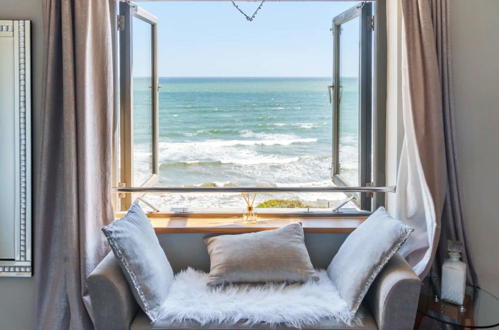 As Seen On Tv! Luxurious Beach Front Cottage With Hot Tub, Log Burner & Sea Views - St Austell