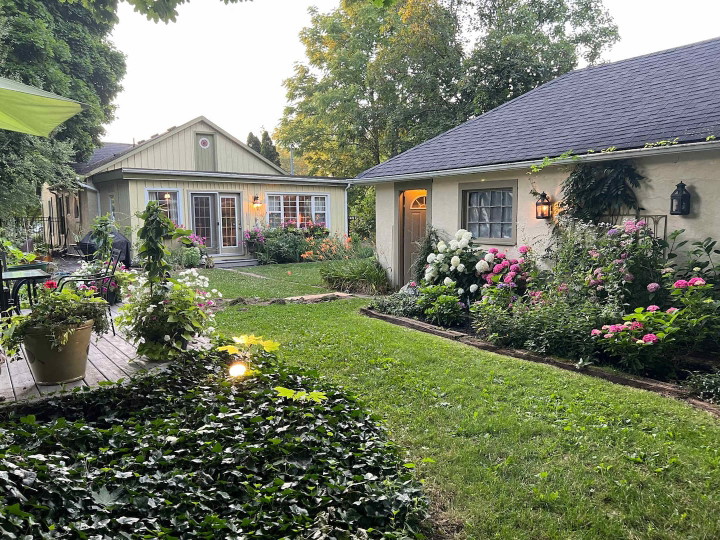 Modern French Cottage In Old Town! "The 506" - Niagara-on-the-Lake
