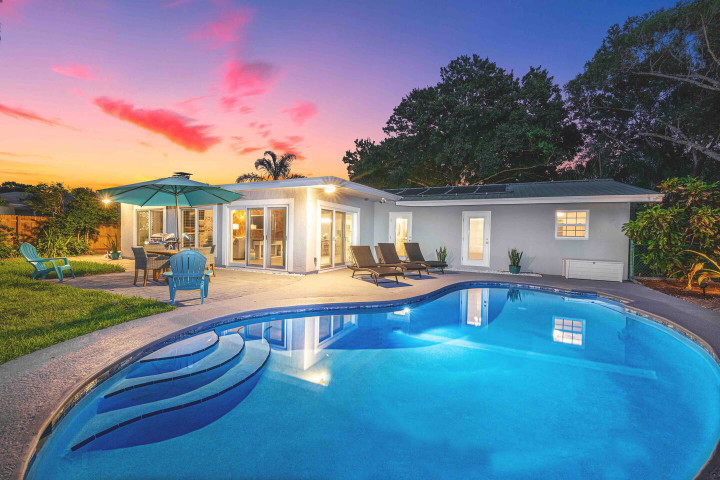 Dodgertown+ 4br+ Arcade+ Heated Saltwater Pool - Vero Beach, FL