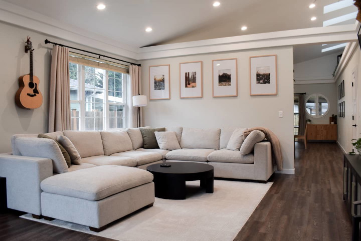 Clean & Cozy Modern Home  Near I-5 W/ Hot Tub - Marysville, WA