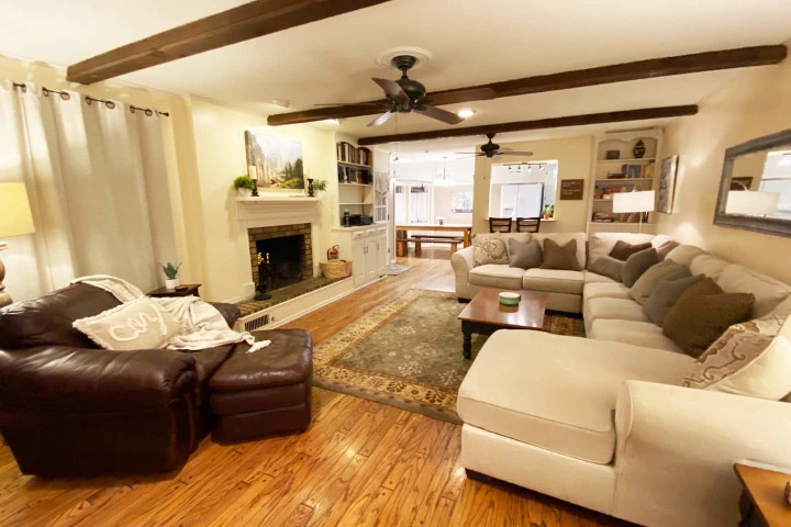 Big Cozy Cottage -Wifi, Hot Tub, Grill - Tulsa, OK
