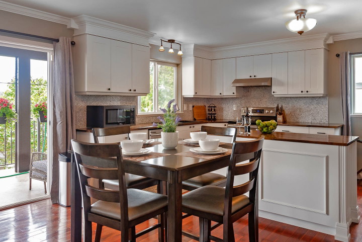 Luxurious Olympic View Suite 1400 Sq Ft + Balcony - Vancouver Island