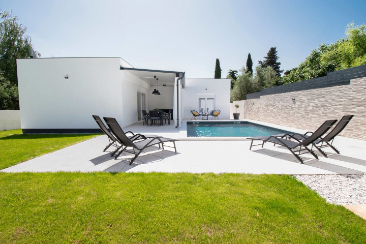 Brand New Top Villa ***** Heated Pool, Barbecue, Only 2 Km From The Sea - Pula
