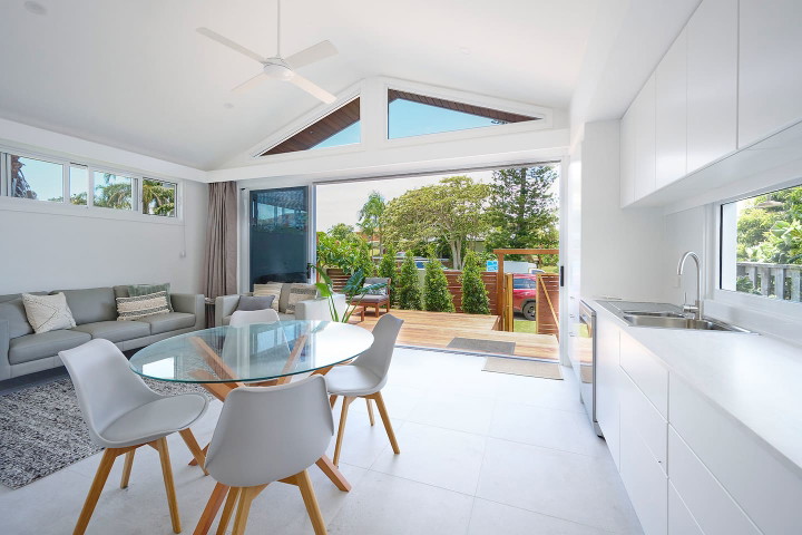 Contemporary Beachside Cottage In Walking Distance To Beach And Town - Byron Bay