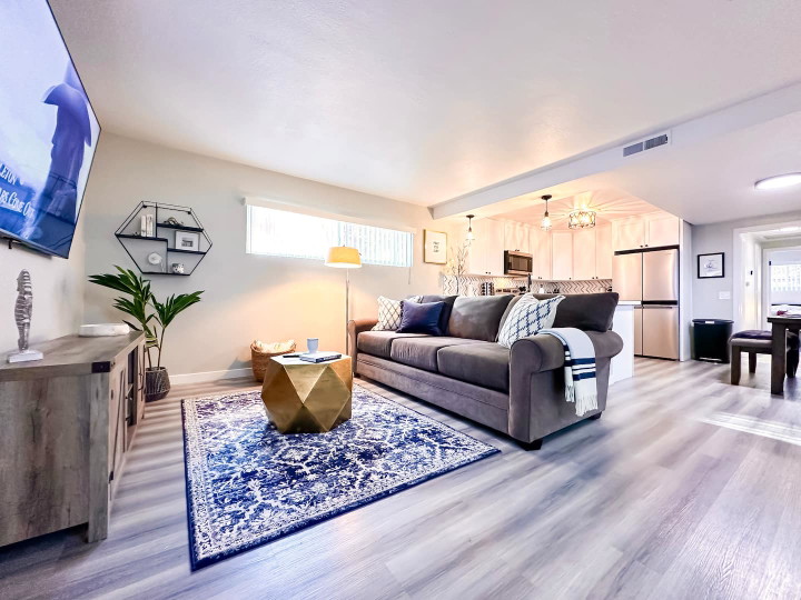 Beautifully Remodeled Home In Newport - Newport Beach, CA