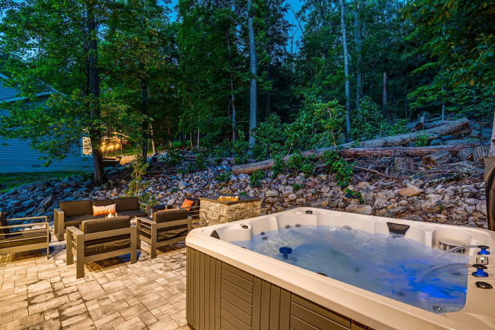 Epic Fall Views | Modern Chalet + Hot Tub - Massanutten, VA