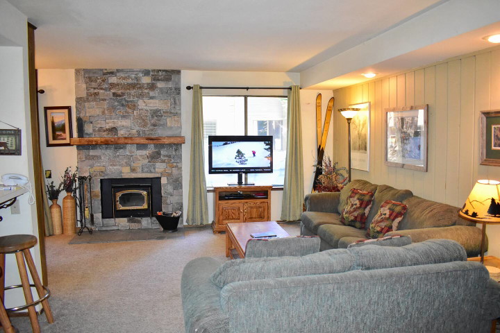 Family Friendly, #131 Is Conveniently Located Close To The Village At Mammoth And Gondola - Mammoth Mountain, CA
