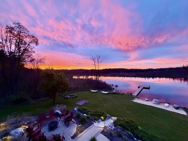 Lakefront Private Lodge & Carriage House-65 Acres - Big Rapids, MI
