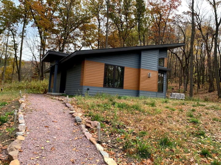 Contemporary Devils Lake Cottage - Baraboo, WI