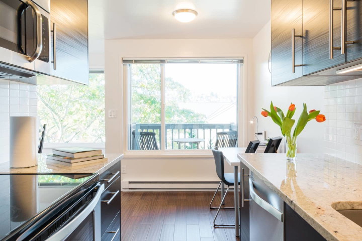 Elegant Top Floor Apartment With View And Parking - Magnolia - Seattle