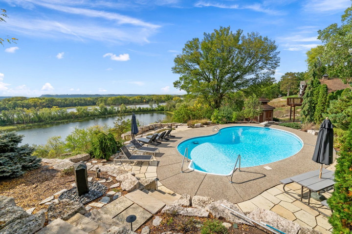 Riverfront Inn W/ Hot Tub & Pool | Pet Friendly - Red Wing, MN