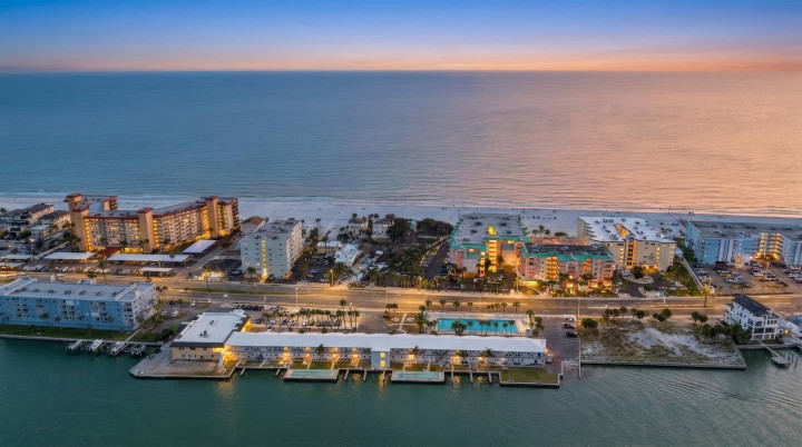 Belleview Gulf Studio/steps Away From Beach (391) - Indian Shores, FL