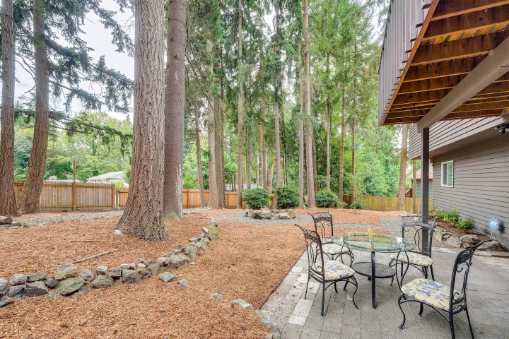 Gas Bbq Off Balcony: Fire Pit, Near Parks & Museum - Silverdale, WA